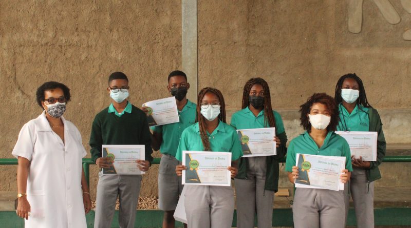 Melhores alunos do ano lectivo de 2021 – Colegio Kitabu Noticias